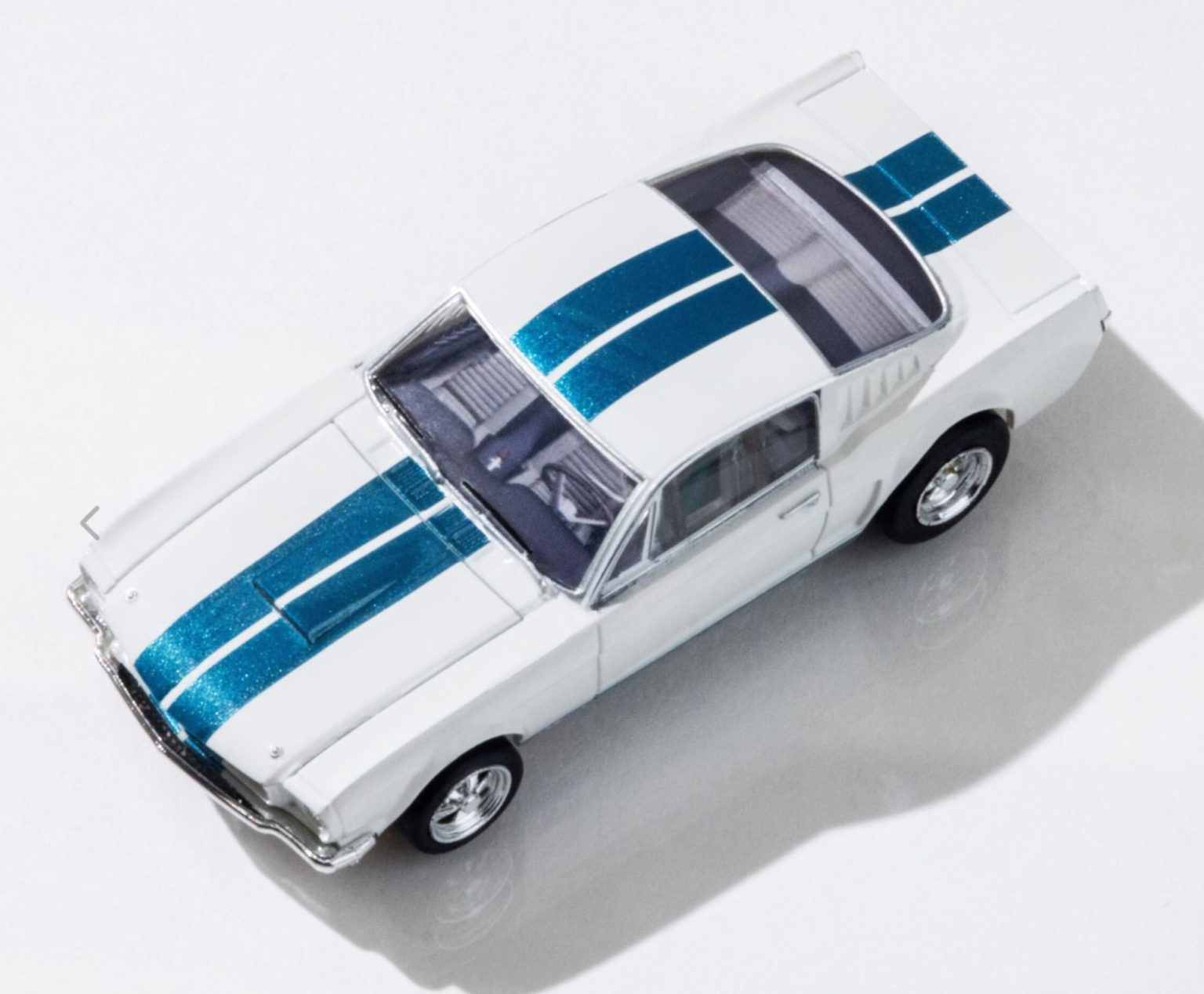 22068 AFX MEGA G PLUS SHELBY MUSTANG GT350 WHITE/BLUE HO SCALE - Bonza ...